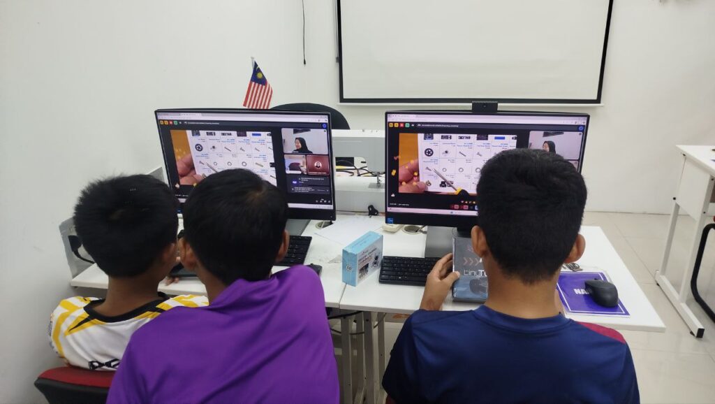 TINY TECHIES – BENGKEL UNBOXING KIT TINY TECHIES ROBOTIK (SEKOLAH RENDAH) – NADI Felda Nenering 1